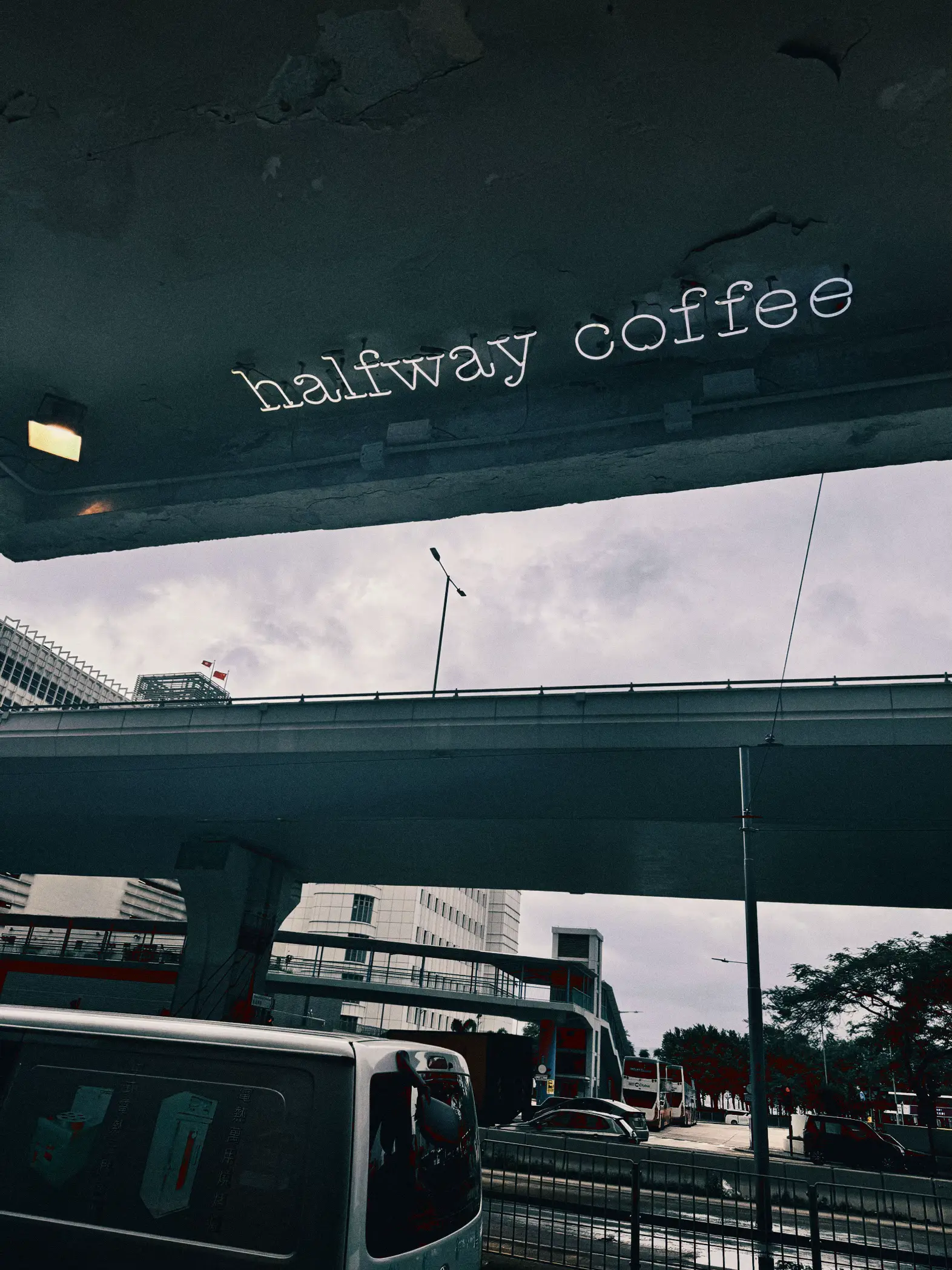 【香港🇭🇰】ヴィンテージ感が素敵なおしゃれカフェhalfway coffee☕️ | aynaa｜旅とグルメ👠が投稿したフォトブック | Lemon8