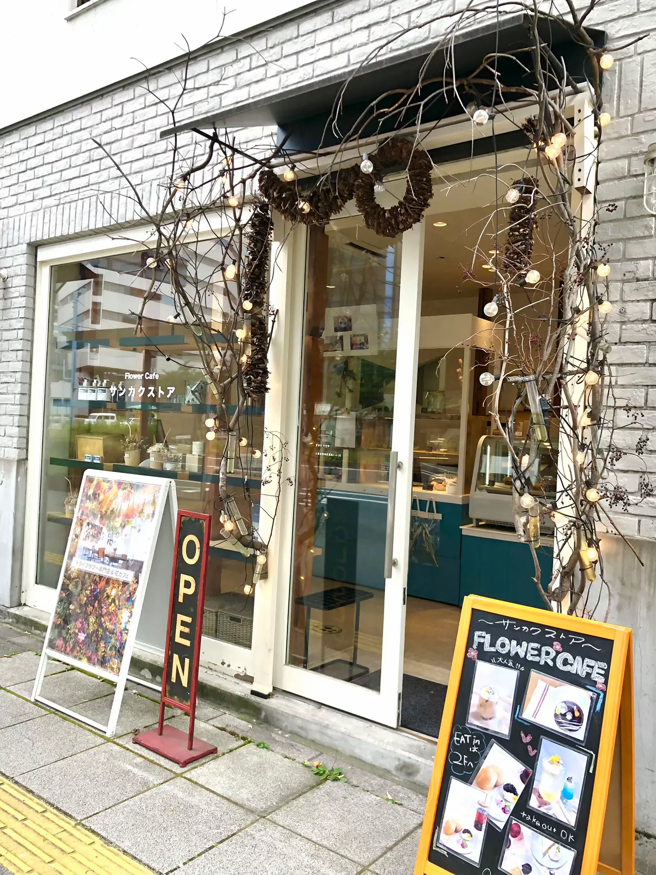 Cute CAFE surrounded by dried flowers💐 | Gallery posted by yumiko.7609 | Lemon8
