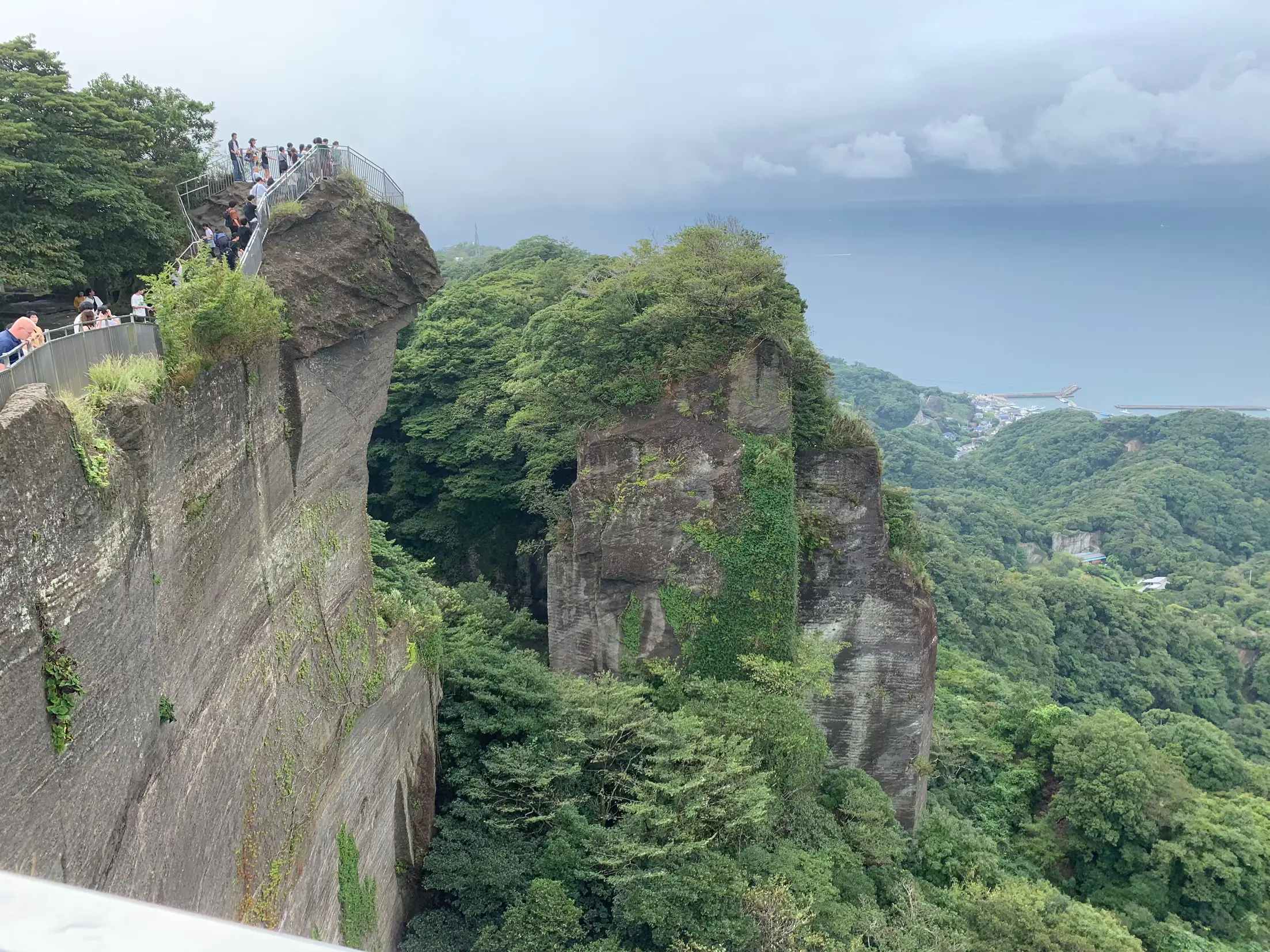 鋸山、実は日本最大の大仏 | うさぴょんが投稿したフォトブック | Lemon8
