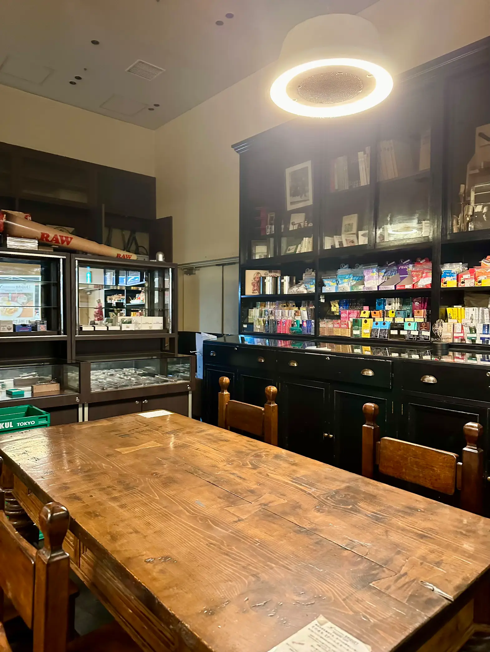 [Shibuya] Cafe for smokers who can smoke all seats in Koshigaya Lake ...