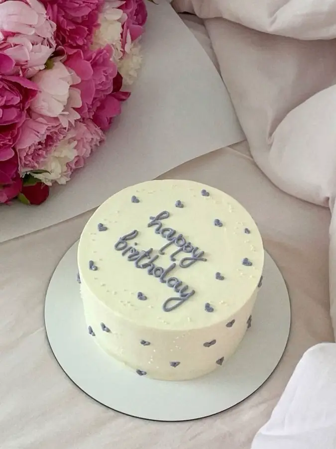 Minimalistic Birthday Cake Ideas | Gallery posted by dreuhcam | Lemon8