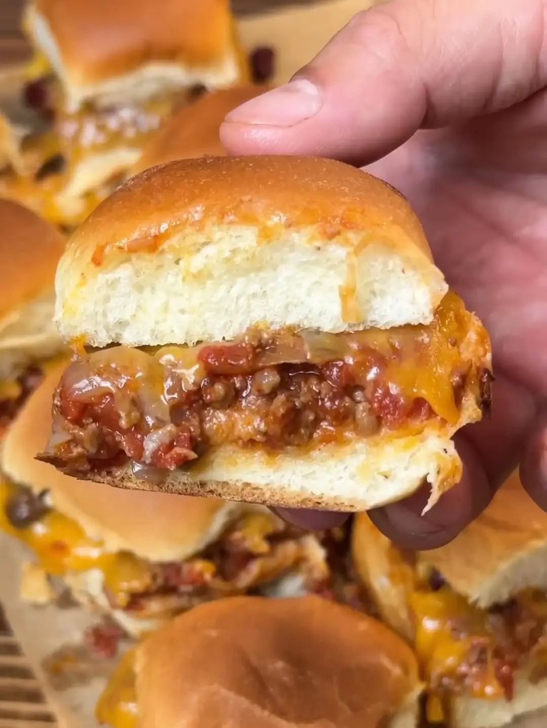 Cheesy and easy chili cheese sliders | วิดีโอที่เผยแพร่โดย Ninjacue ...