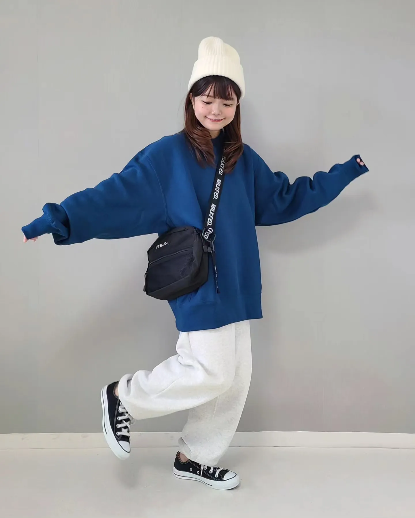 GUのこのブルーが可愛い!💙絶対高見え￥2490で買えちゃうヘビーウェイトスウェット💙 | パン粉が投稿したフォトブック | Lemon8