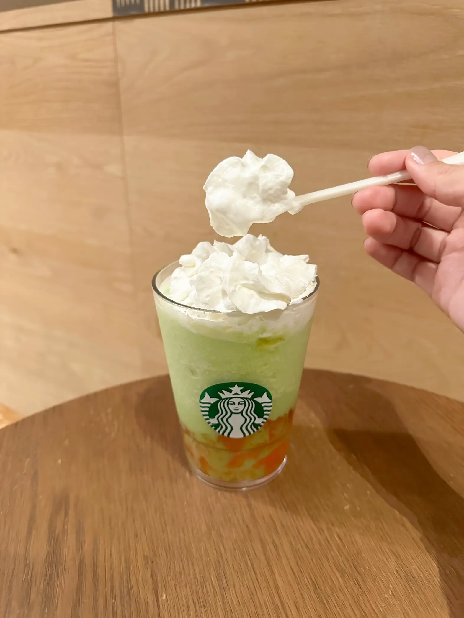 【4月10日からのスタバ新作🍈】毎年大人気のメロンフラペチーノ 正直レビュー ️ | 🍨すみれが投稿したフォトブック | Lemon8