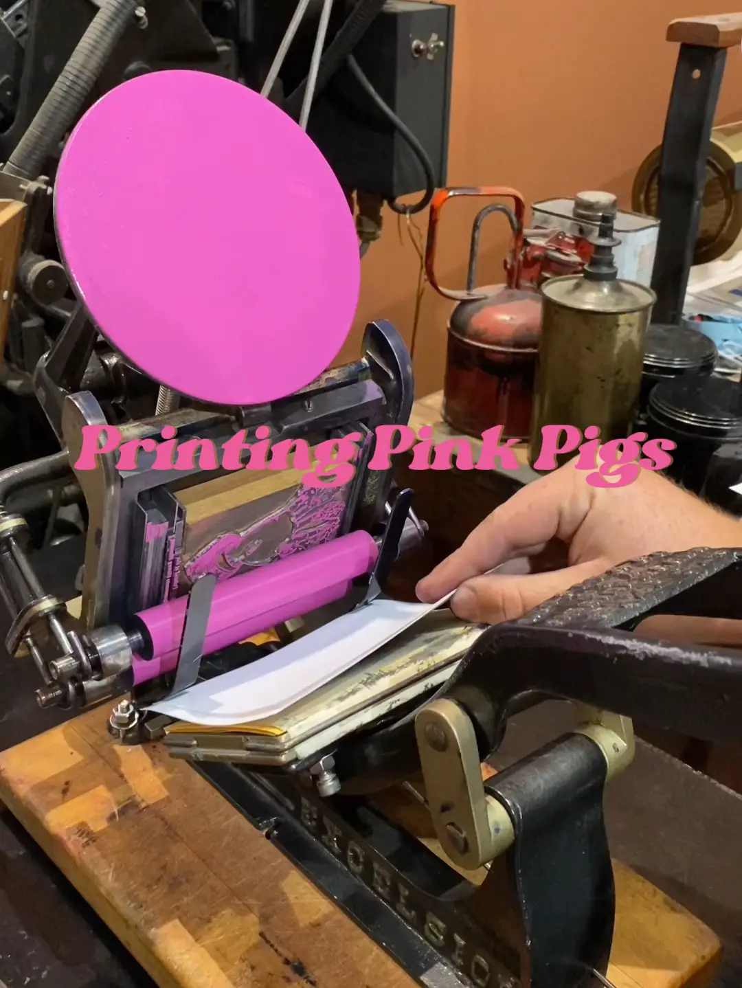 Printing some creepy pink pigs w/ a tabletop press | วิดีโอที่เผยแพร่ ...