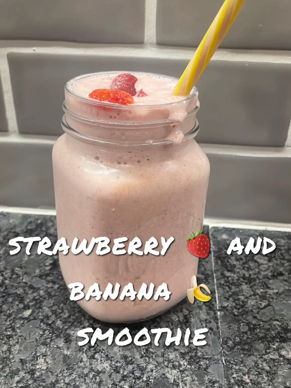 Amazing strawberry and banana smoothie!! | Gallery posted by Maycee | Lemon8