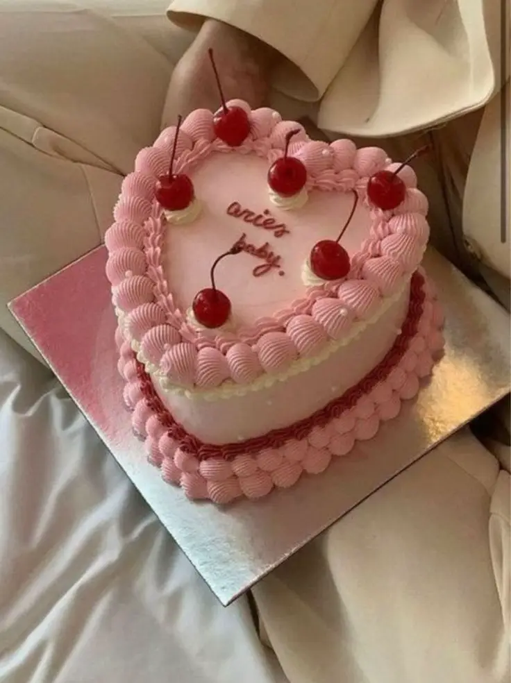 Minimalistic Birthday Cake Ideas | Gallery posted by dreuhcam | Lemon8