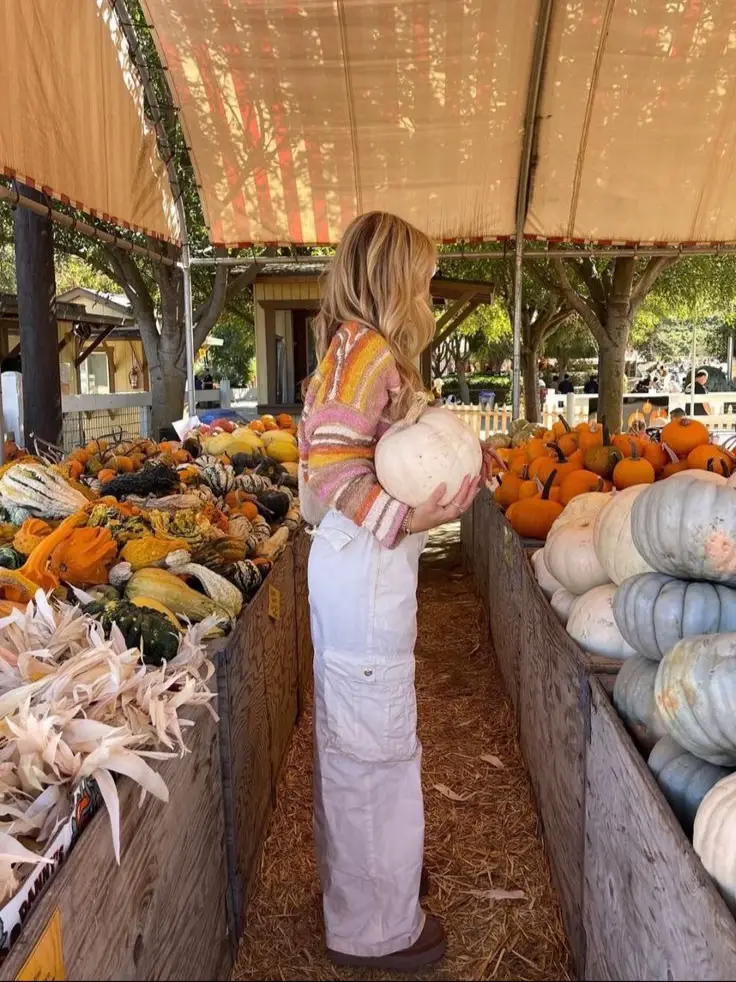 Fall pumpkin patch outfits 🤎🍂🧡 | Gallery posted by gray | Lemon8