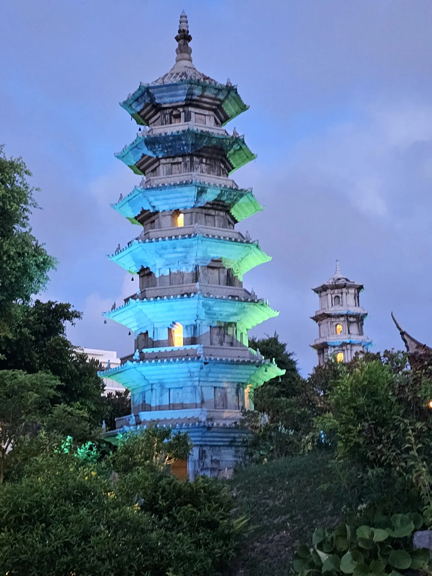 那覇市にある、福州園で夜のお散歩 | n. ayakaが投稿したフォトブック | Lemon8