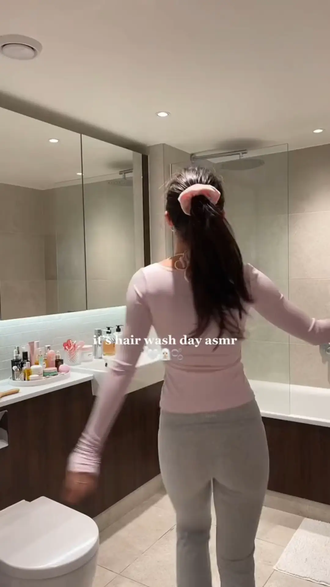 asmr hair wash day 🧖🏼‍♀🫧 🫶 | Video published by Beverly | Lemon8