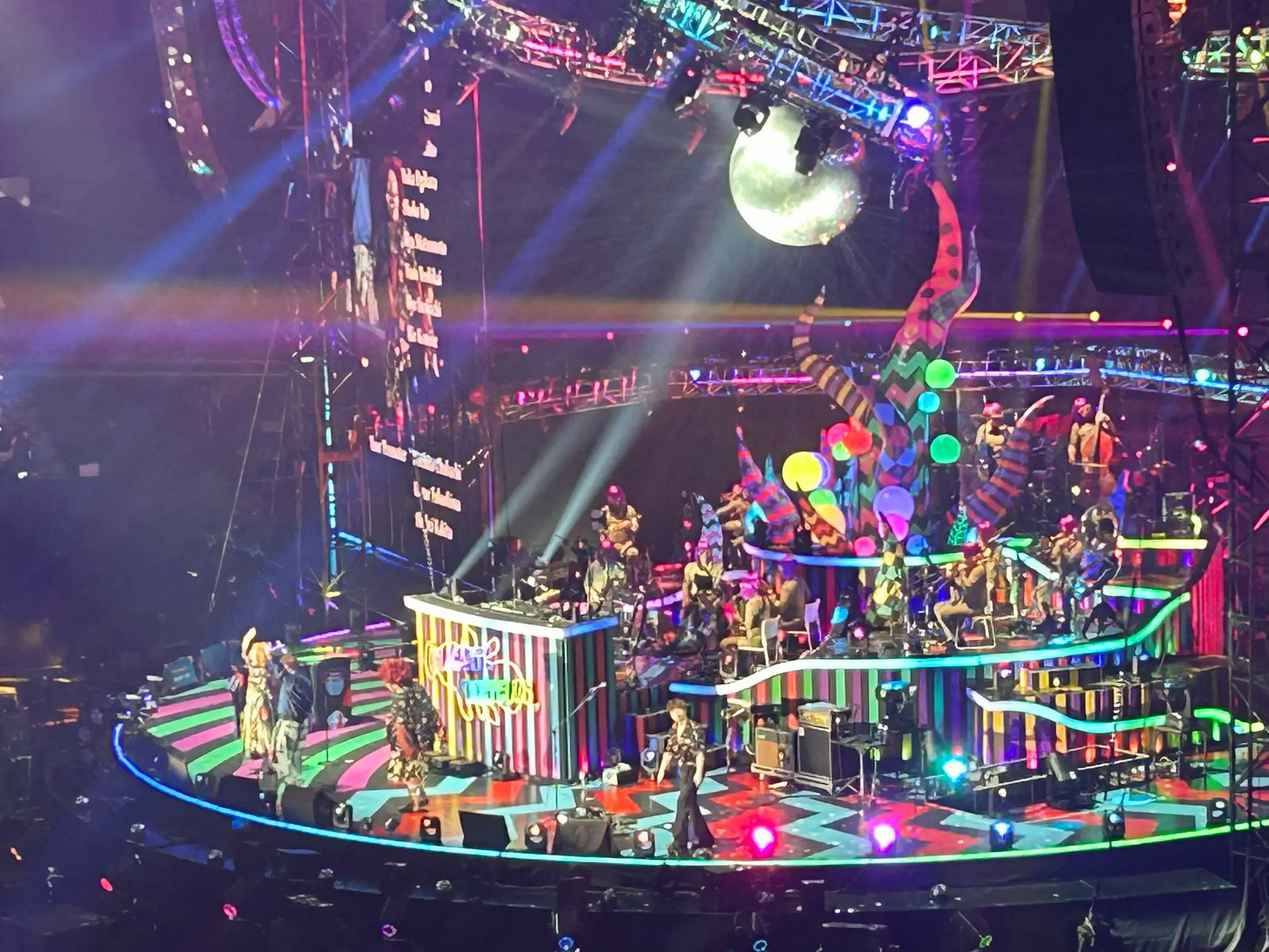 SEKAI NO OWARI ARENA TOUR 2024 「深海」 | FANTANが投稿したフォトブック | Lemon8