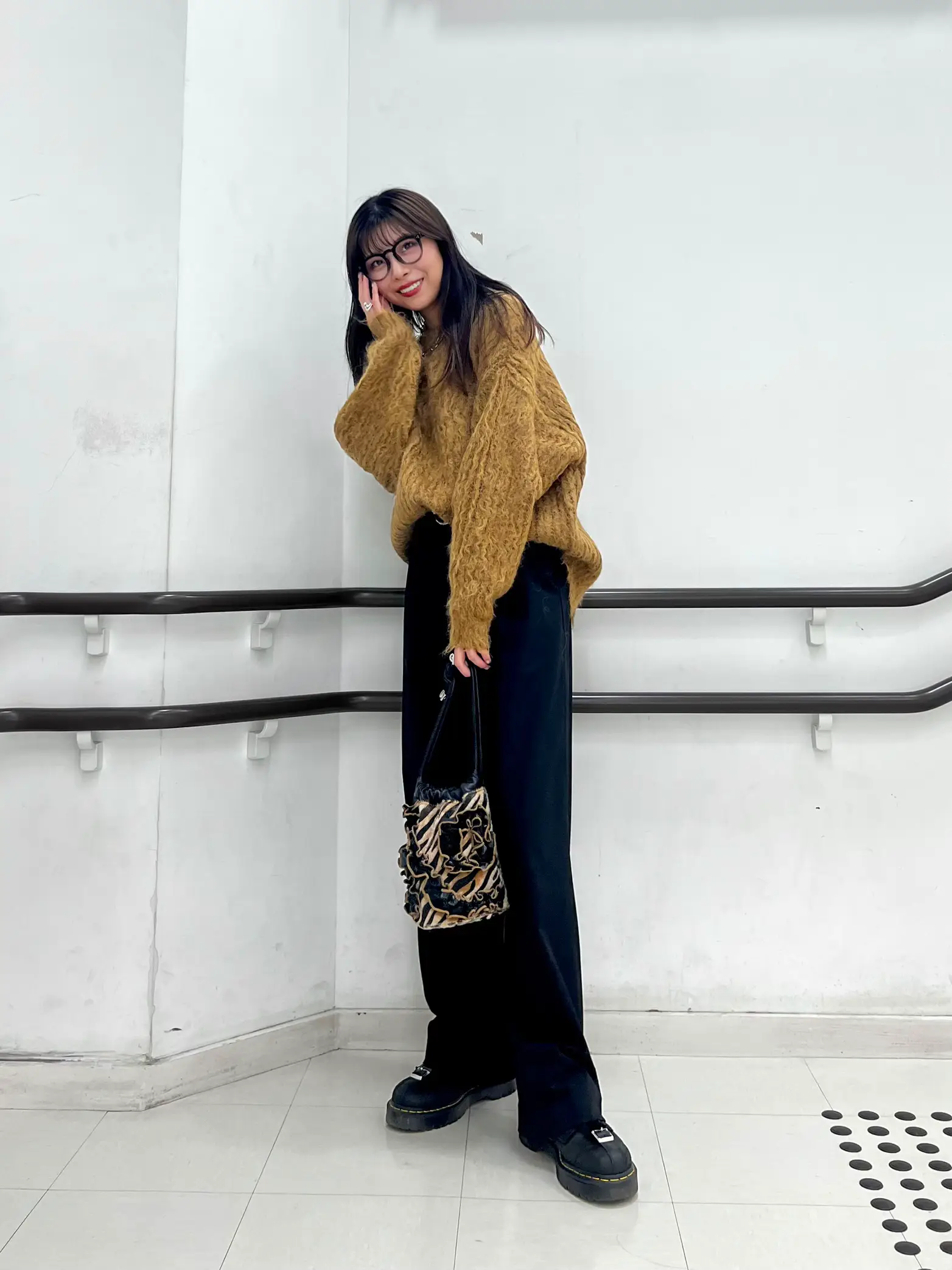 【WEGO】黒好きｵﾝﾅによる、WEGOもけもけニットで作る秋コーデ🐫🖤 | MONAMIが投稿したフォトブック | Lemon8