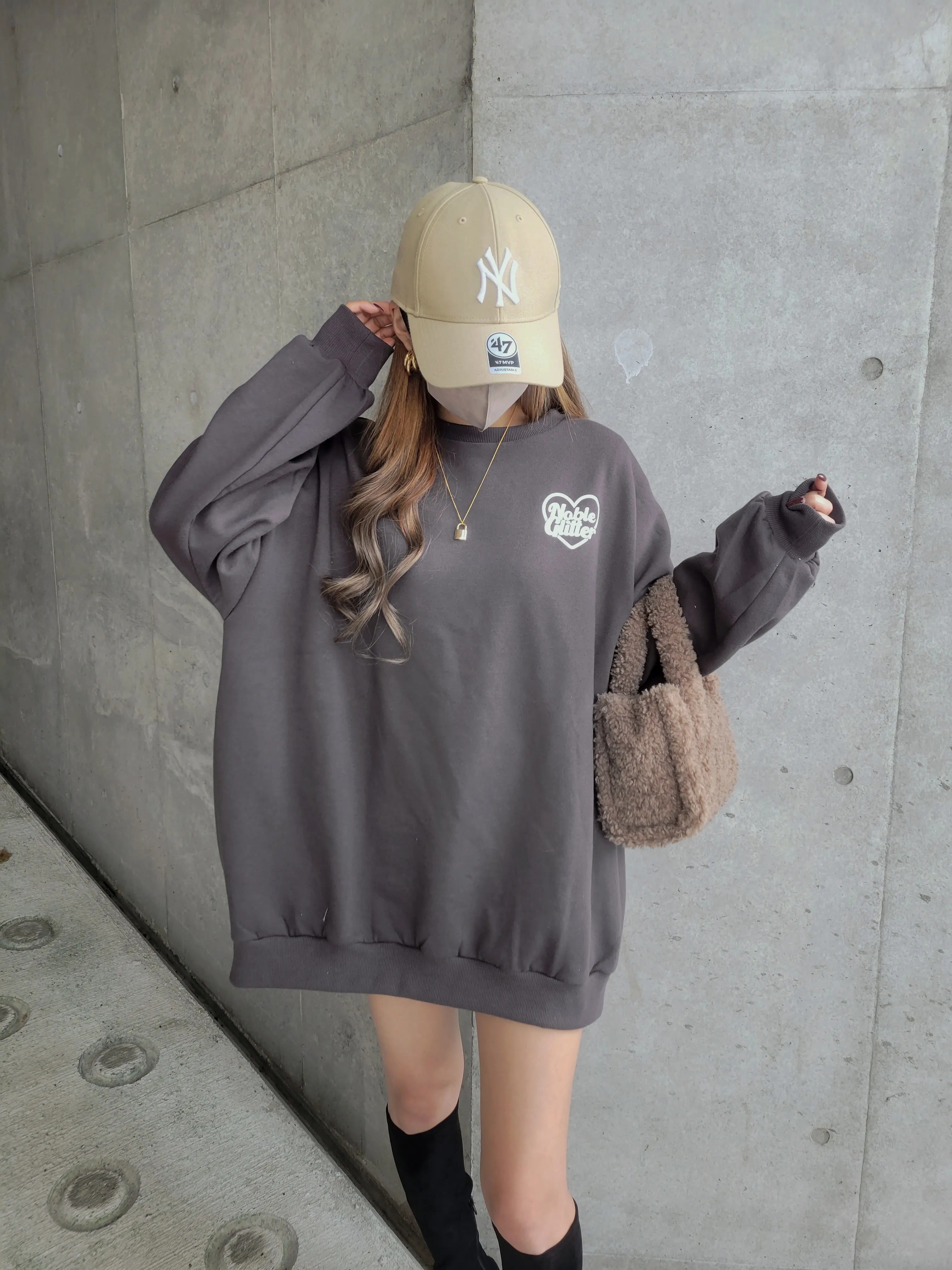 GRL🩶オーバーサイズスウェット / 153cm | chiha / 低身長コーデが投稿したフォトブック | Lemon8