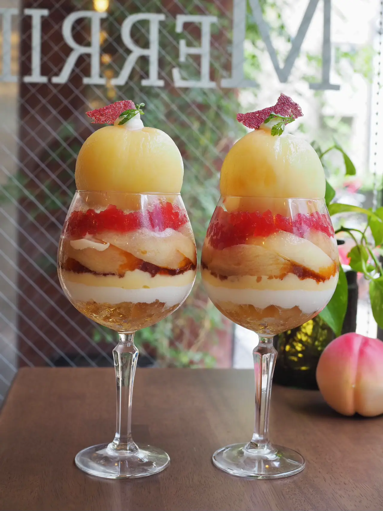 ลูกพีชสีขาวขนาดใหญ่ 2 ลูก ปริมาตร พาร์เฟต์พีช Manten🍑💯 | แกลเลอรีที่ ...