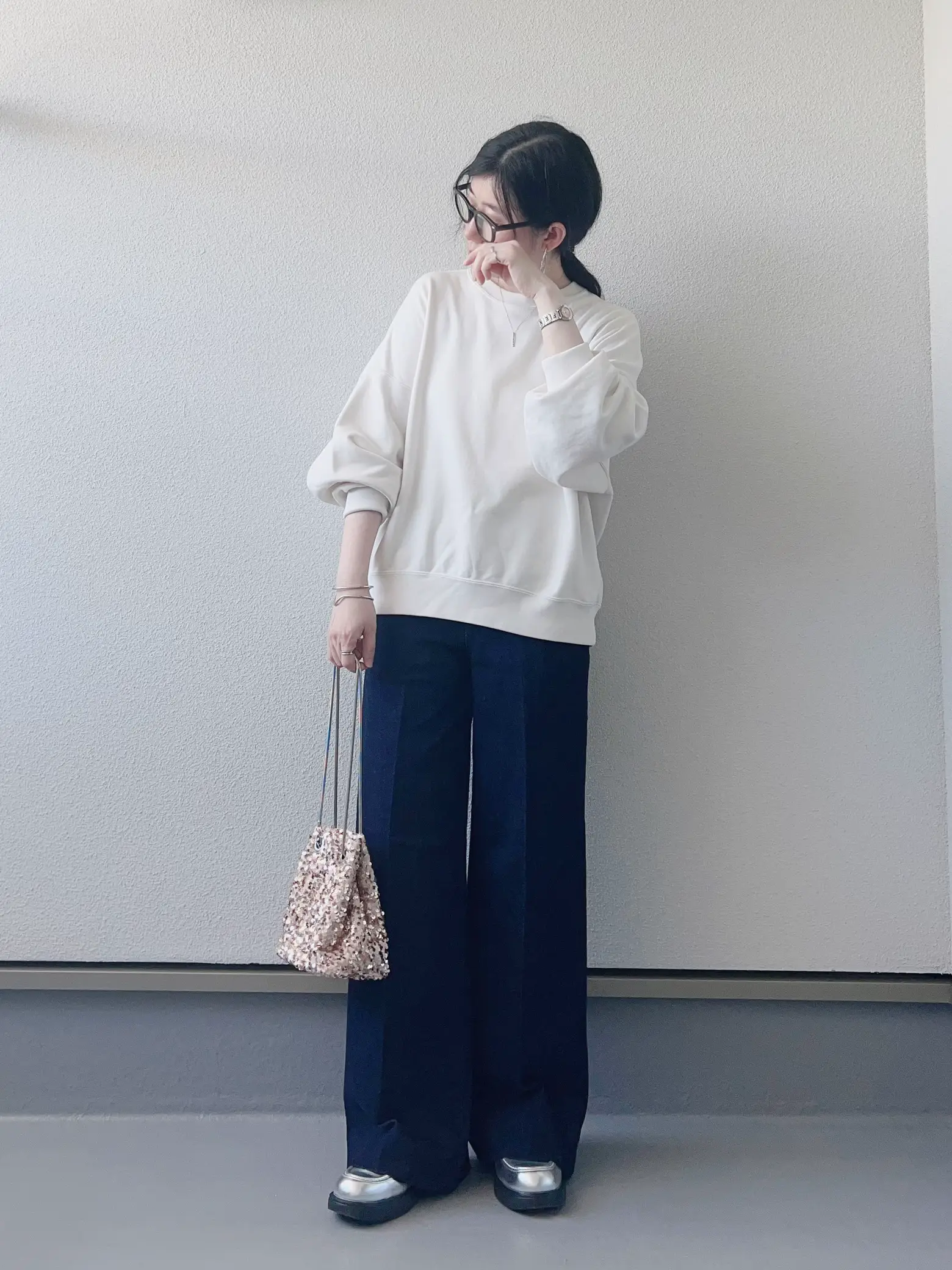 UNIQLO シンプルスウェットと美脚デニムで楽ちん着痩せコーデ | haruが投稿したフォトブック | Lemon8