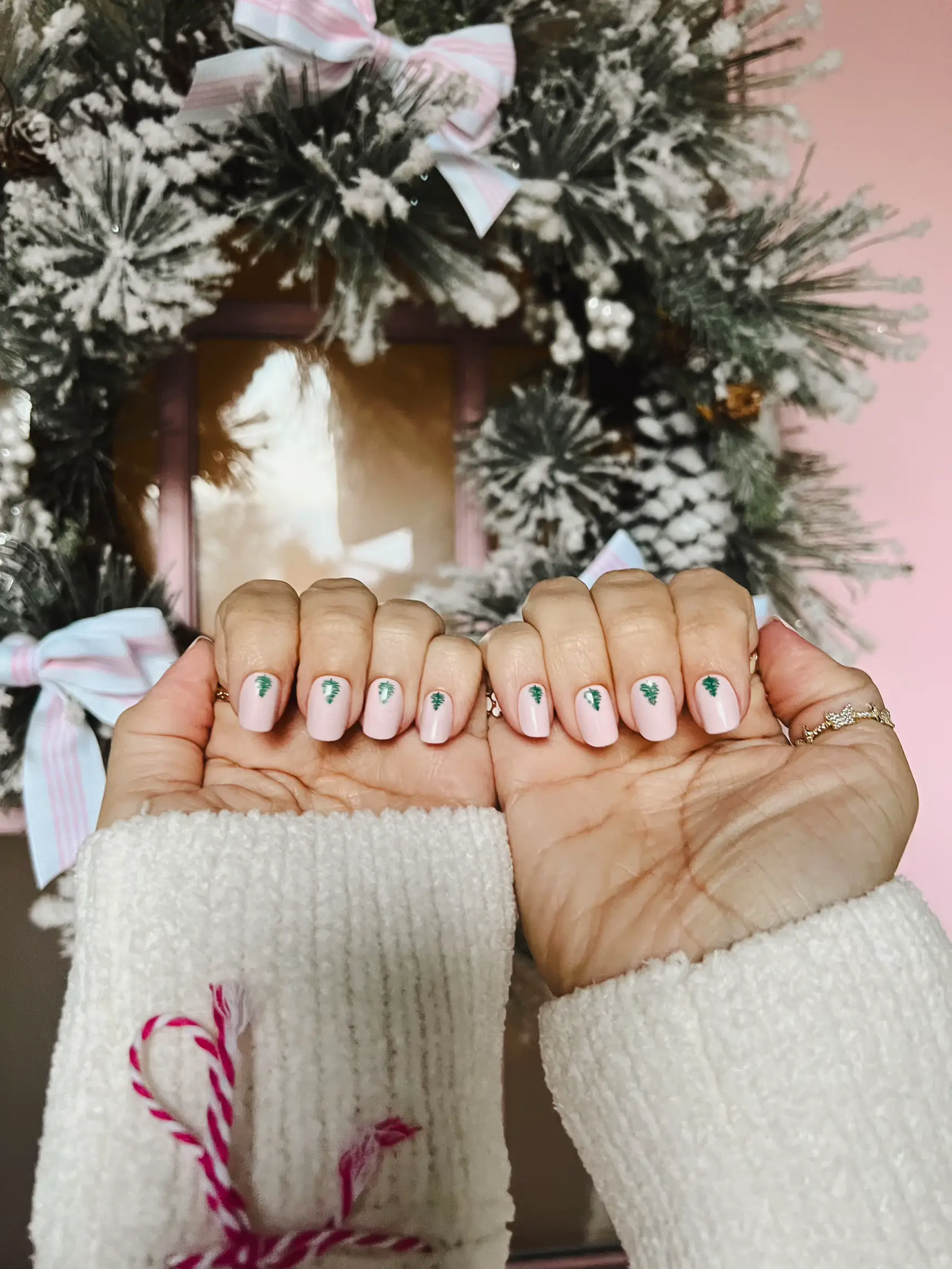 Pink Christmas Tree Farm Nails 🎄🎀💅 | Gallery posted by Vanessasblog ...