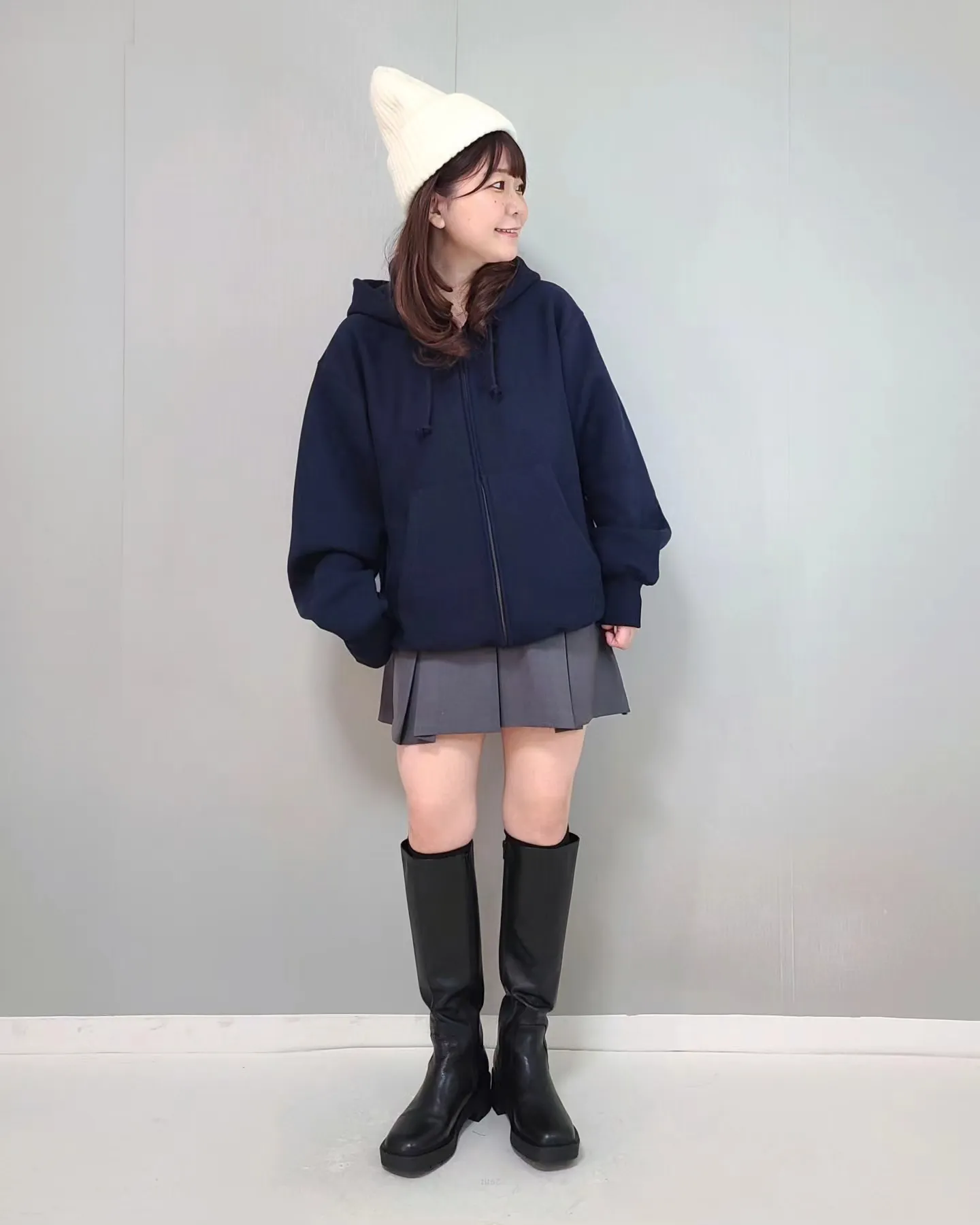 GU新作!⭐1990円のプリーツミニスカートがめちゃ可愛い!🖤大人女子にも | パン粉が投稿したフォトブック | Lemon8