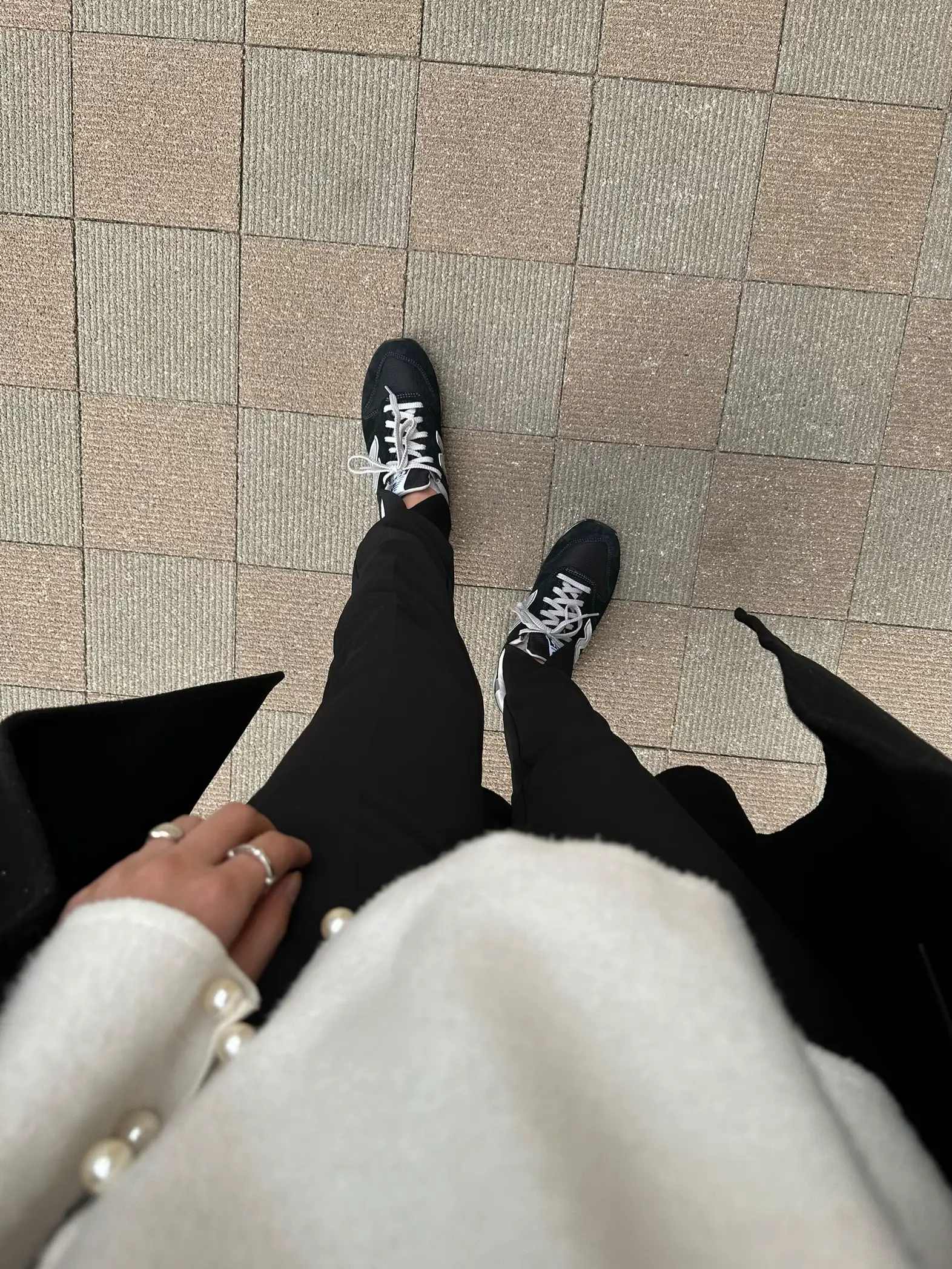 あ、なんだかオシャレな人😎ブラックコート🐦‍⬛ | YUIKAが投稿したフォトブック | Lemon8