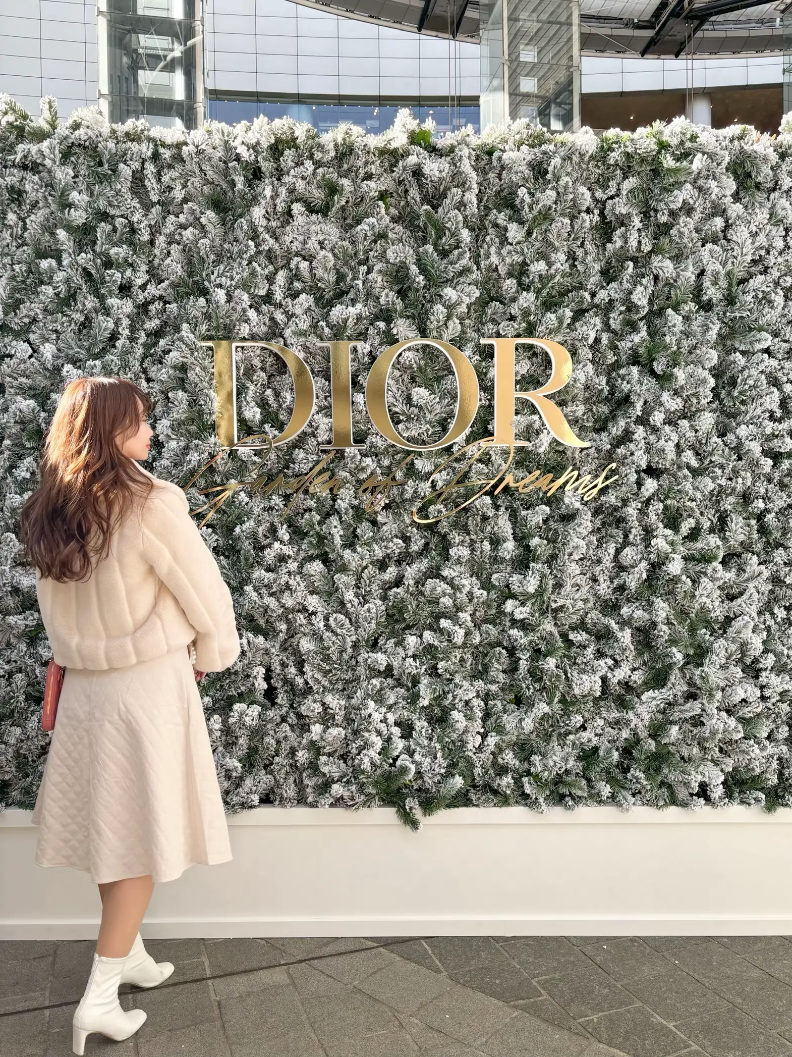 DIORポップアップ🎄ホリデー感溢れる空間🪄 | SAKI🎀が投稿したフォトブック | Lemon8