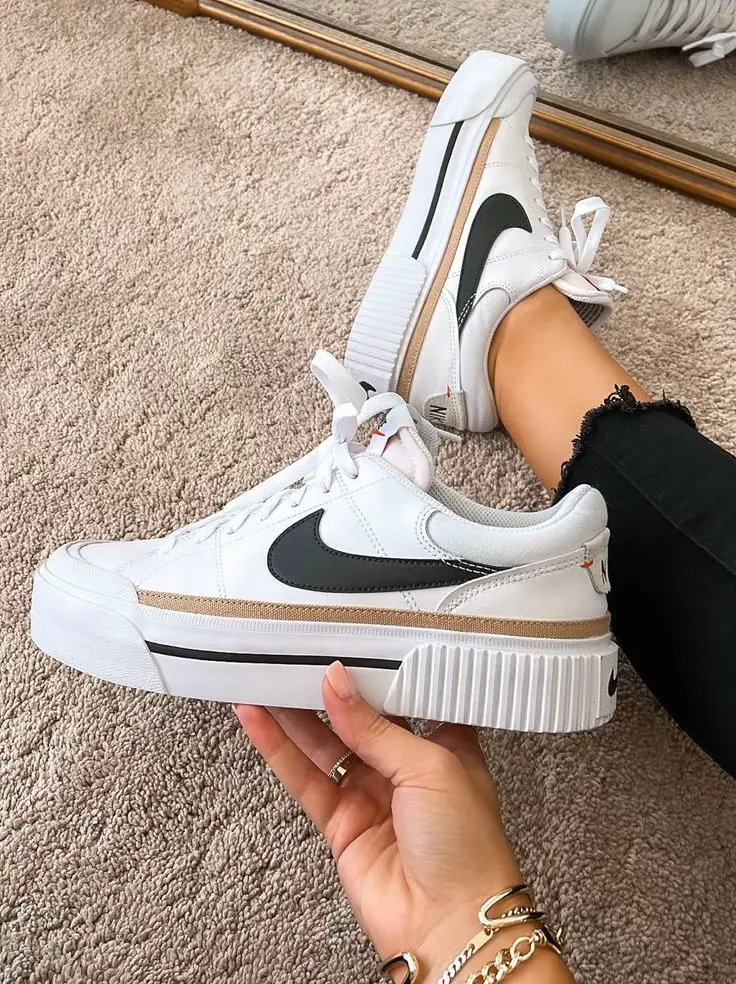 HELP ME PICK!!! 🤎🍂👟 | แกลเลอรีที่โพสต์โดย Amaris Colon | Lemon8