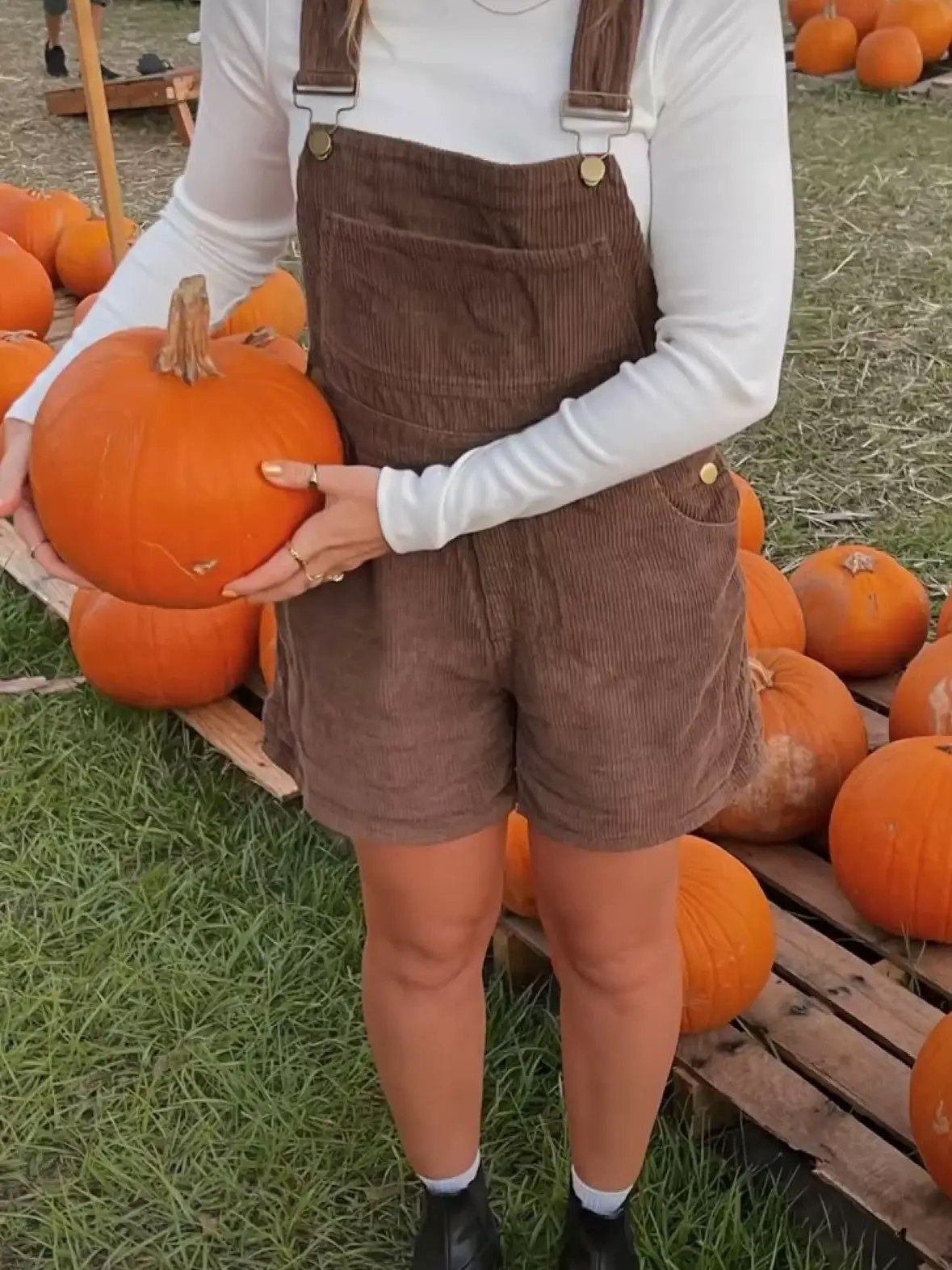 Fall pumpkin patch outfits 🤎🍂🧡 | Gallery posted by gray | Lemon8