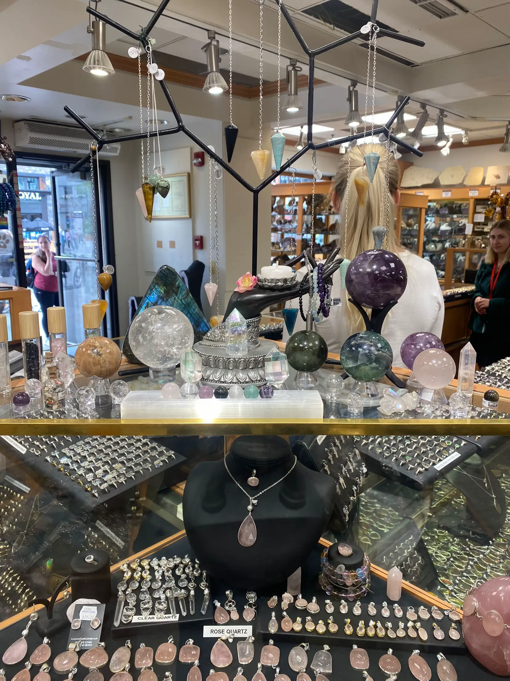 crystal stores 🔮💎 | แกลเลอรีที่โพสต์โดย shayna belle | Lemon8