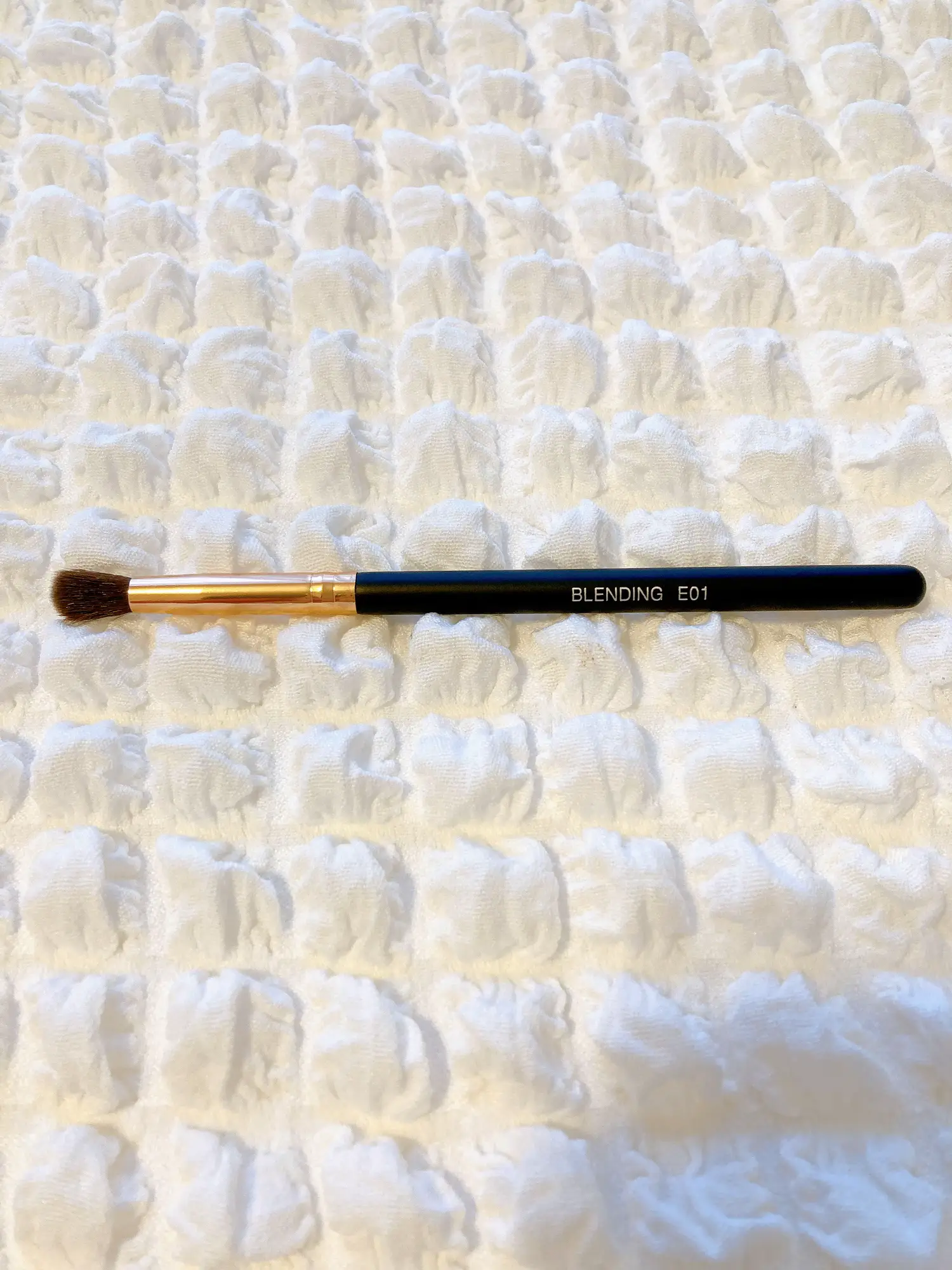 SIXPLUS E01 และ E02 นอกจากนี้สำหรับการแต่งหน้าตาโต | แกลเลอรีที่โพสต์โดย れいか🍋💄ただのコスメ好き | Lemon8