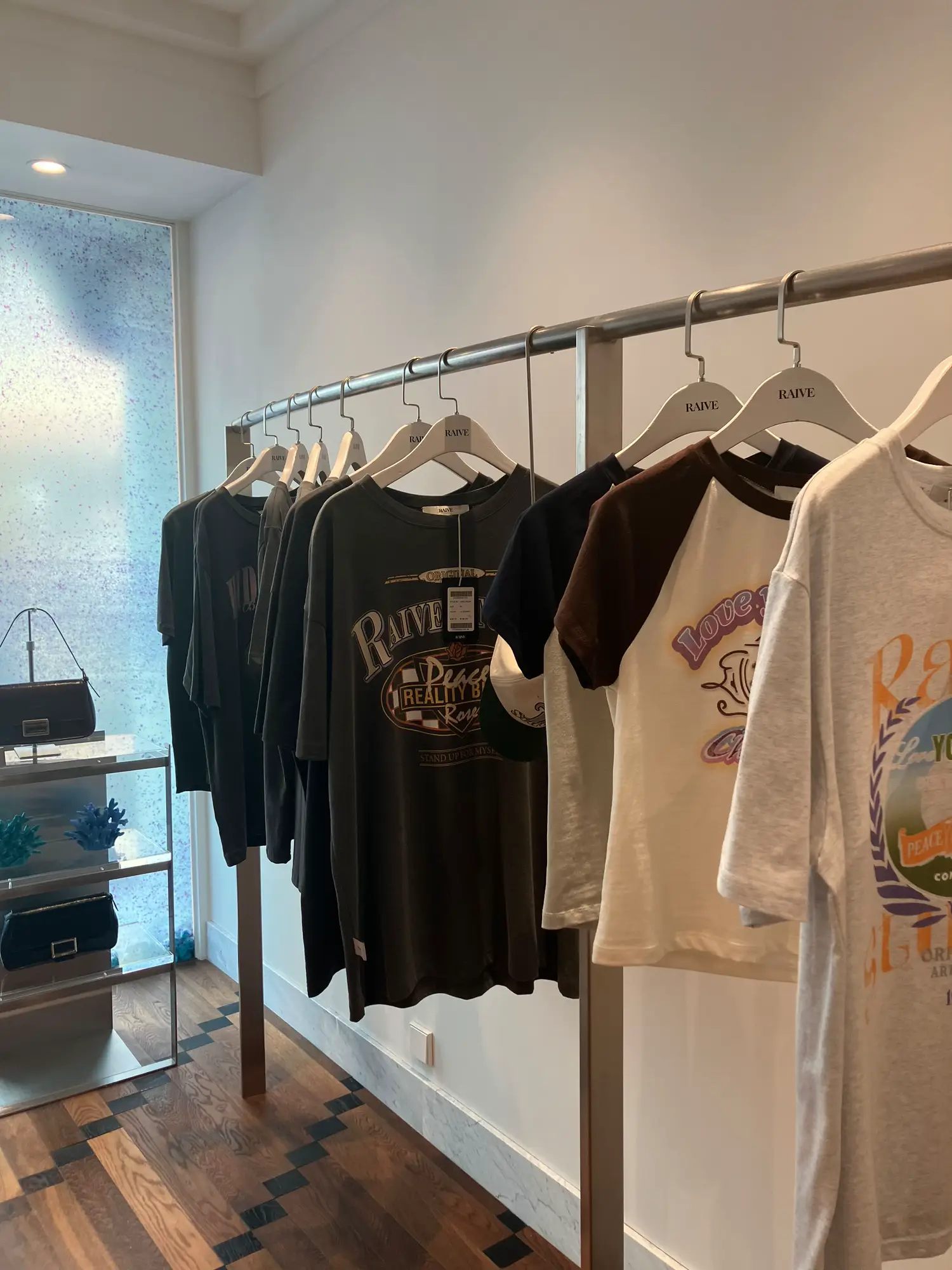 📍韓国ブランド offline shop 聖水スポットRAIVE STUDIO | ruru🐣が投稿したフォトブック | Lemon8