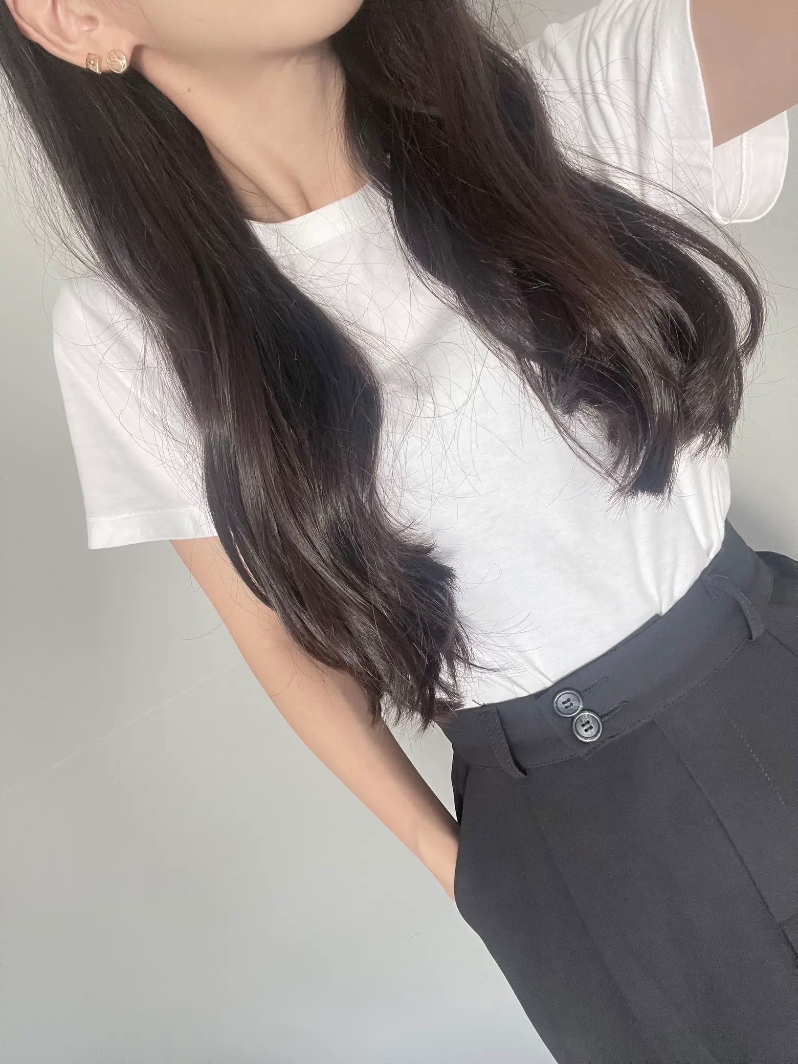 เสื้อยืด UNIQLO สายหล่อ👨🏻🖤 | แกลเลอรีที่โพสต์โดย Kanako | Lemon8