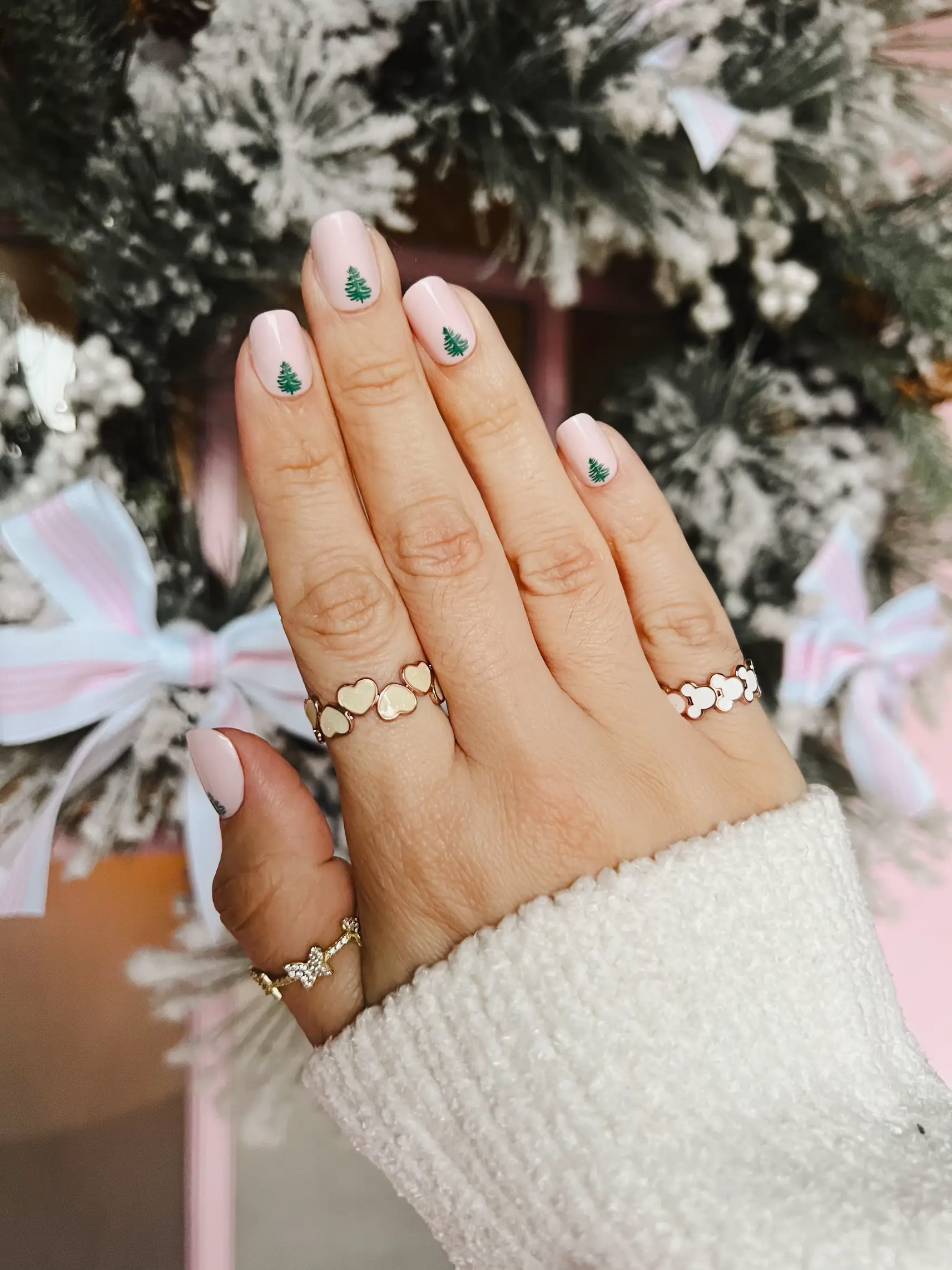 Pink Christmas Tree Farm Nails 🎄🎀💅 | Gallery posted by Vanessasblog ...