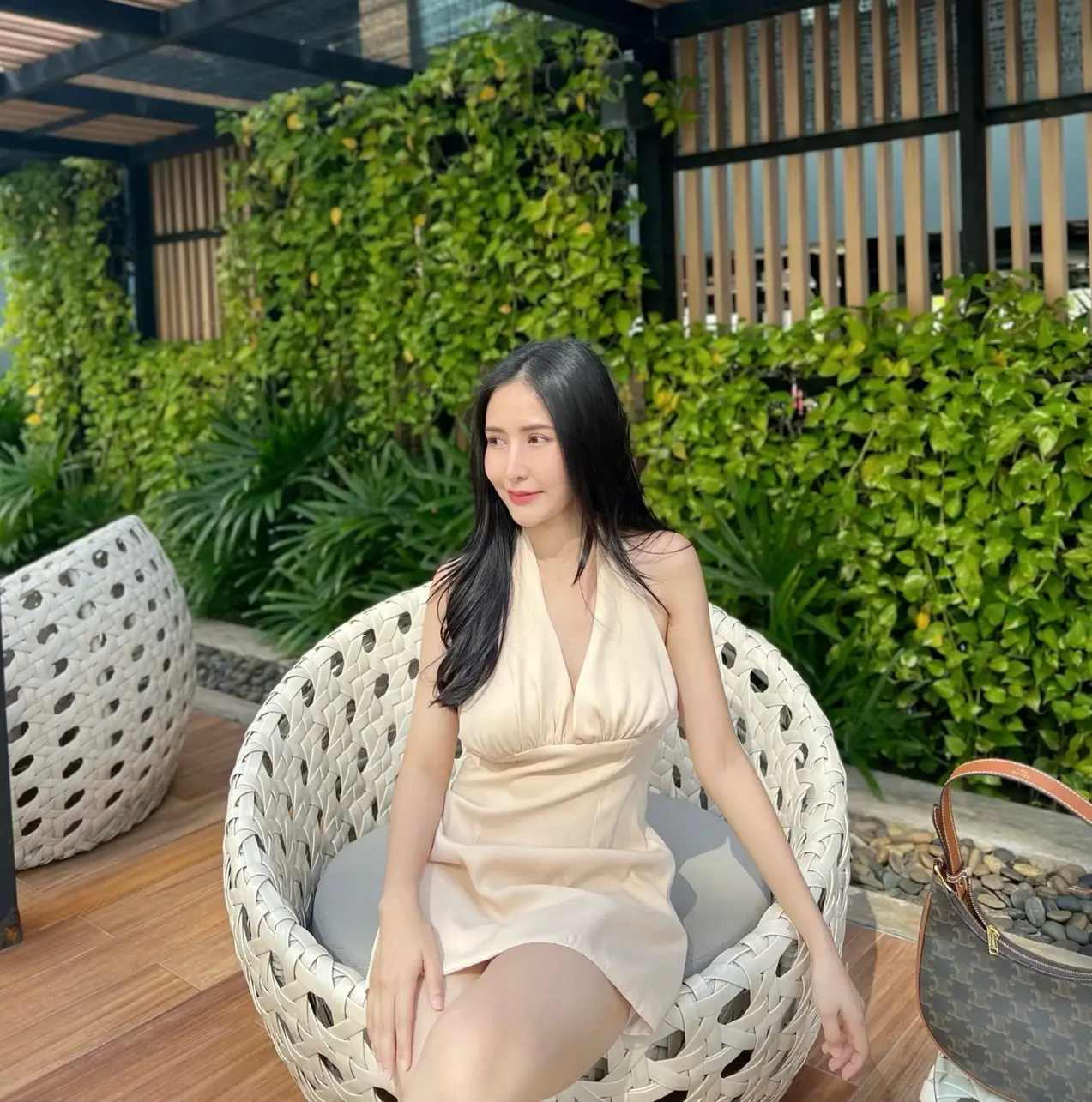 𝐓𝐡𝐞 𝐨𝐱𝐲𝐠𝐞𝐧 𝐩𝐚𝐭𝐭𝐚𝐲𝐚. 🌊🌤 คาเฟ่ริมทะเลพัทยาเปิดใหม่ | แกลเลอรีที่โพสต์โดย Mai Chiraphat | Lemon8